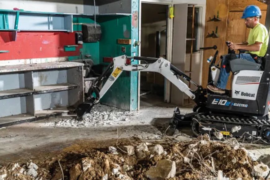 E10e Battery-Electric Compact Excavator